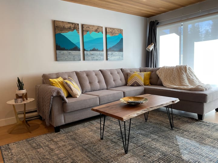 Family Friendly 2 Bedroom With Heated Pool/hot Tub - Whistler