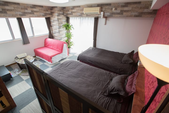 Combines A Deep Brown With Lively Red Tones - Nagoya