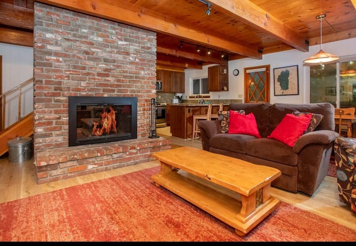 Speedboat Beach Cabin - North Lake Tahoe, CA