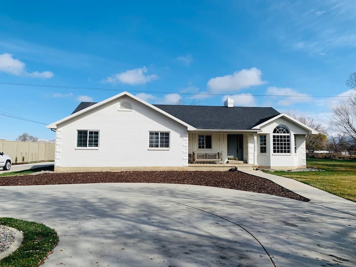 Secluded Modern Farmhouse In The Heart Of Lehi - Lehi, UT
