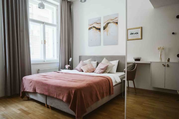 75m² Lovely & Stylish ♥ 2bd Apt With 2 Bathrooms - Prag
