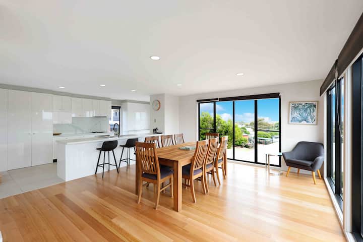 Ocean Escape- 5 Bedroom, 3 Bath- Sleeps 11, Beach - Ocean Grove