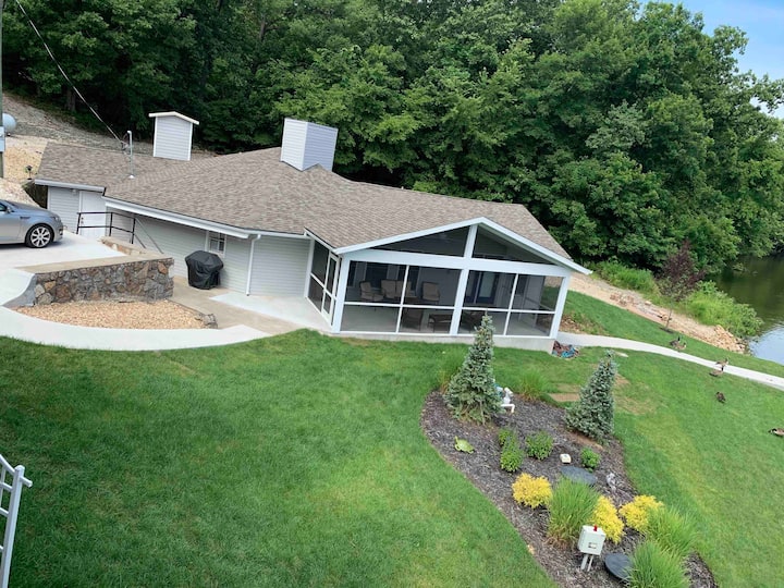 The Cottage At Blue Cove Lane - Sleeps Up To 13! - Osage Beach, MO
