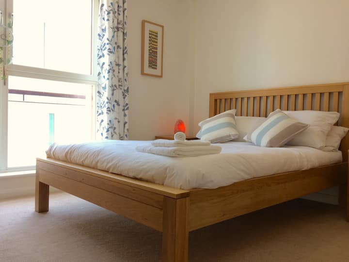 Bright 1 Bed Apartment At The Heart Of The City - Crediton