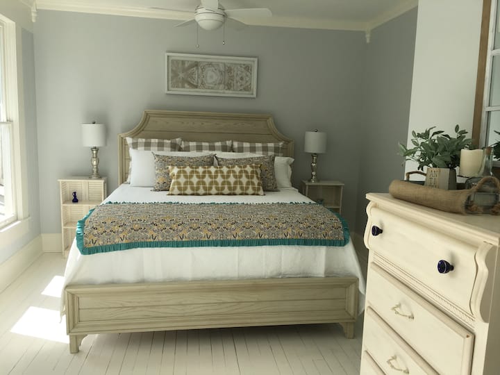 Mockingbird Suites - Banita Suite - Nacogdoches, TX