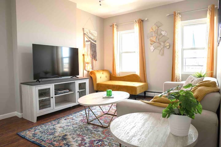 Cincy Otr Apartment W/ Rustic Attic & Skyline View - Ludlow, KY
