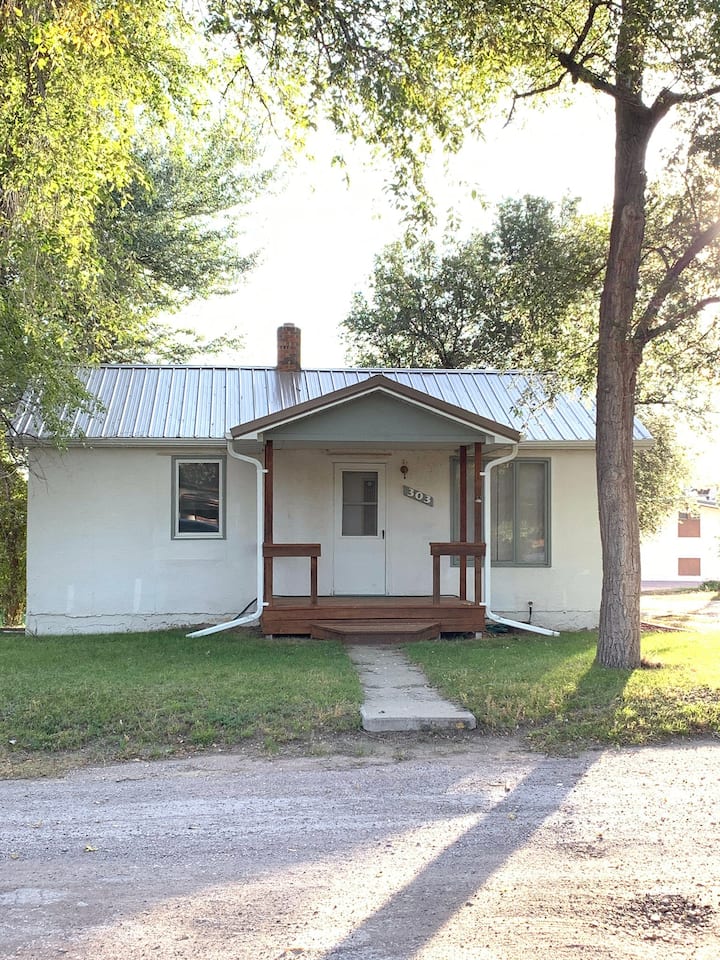 Little City Cowboy Abode - Provo, SD