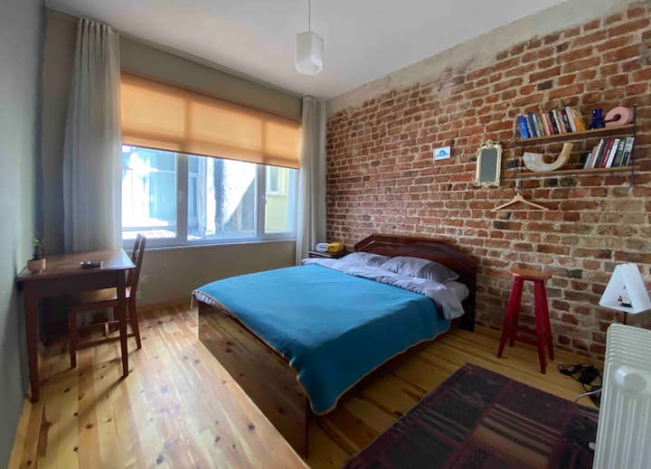 Simple Room In Taksim, Cihangir - Istanbul
