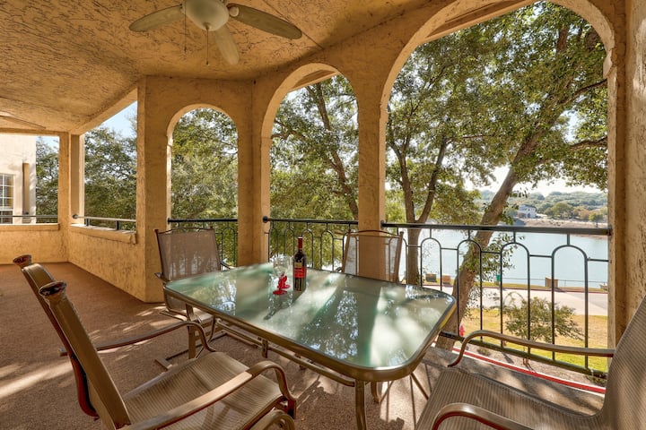 Beautiful 2 Br/2 Bath Lakefront Condo On An Island - Lago Vista, TX