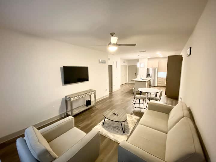 Large Luxury Apt- Great Orlando Location - Universal Orlando Resort, Orlando