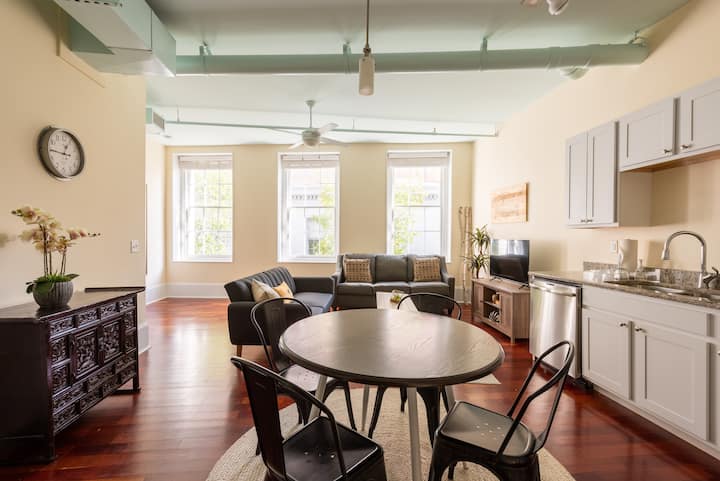 Sunny Fq Cbd Condo For Work Or Play Walk To Sights - New Orleans, LA
