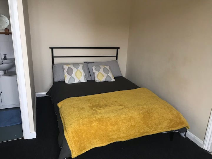 (1) Excellent Value, Cheap, Double Room - Peterborough