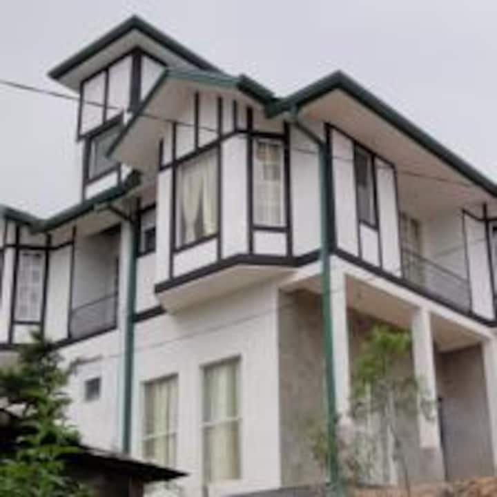 Endeavour Hills Holiday Bungalow - Nuwara Eliya