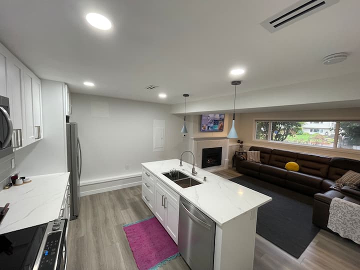 Comfy Large One Bedroom Suite In Bothell - Bothell, WA