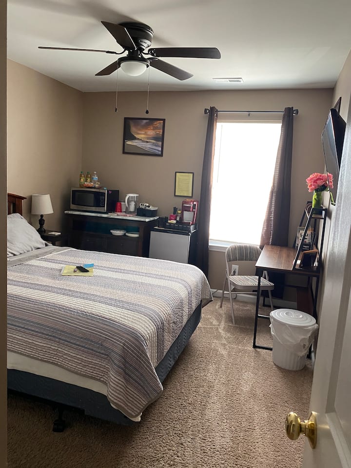 Comfy Room In A Quiet Home - Wrightsville Beach, NC