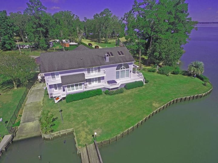 The Santee House - Georgeous Lake Front Home - Santee, SC