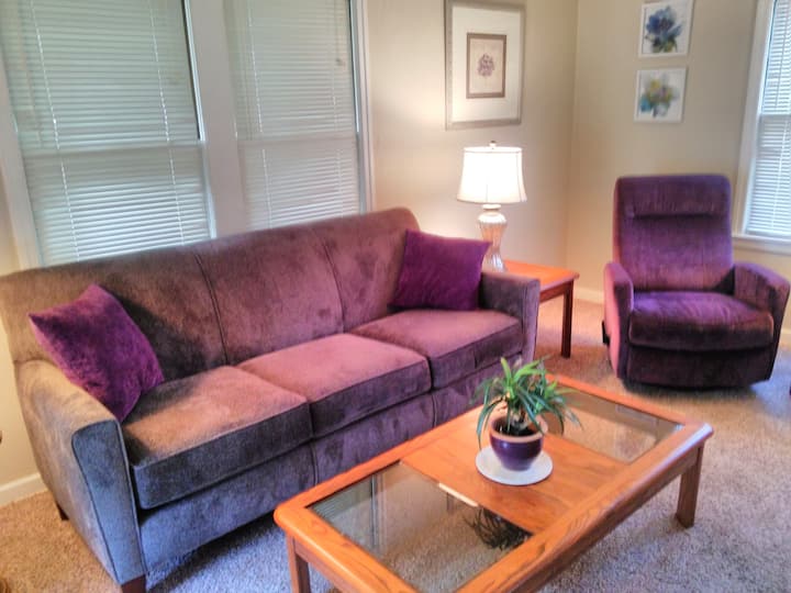 Cozy, Comfortable Private Home - Topeka, KS