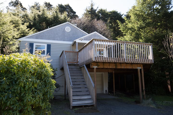 Beach Home With Gorgeous Views And Cozy Rooms - Arch Cape, OR