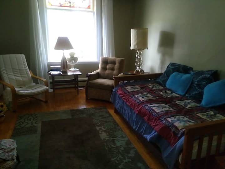 Spruce Gables Room -Berford Hill Estate - Wiarton