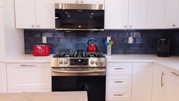 County Sol, Where The Sun Embraces Your Soul - Prince Edward