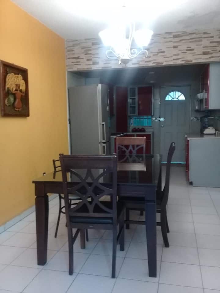 Casa Familiar O Para Estudiantes - Córdoba