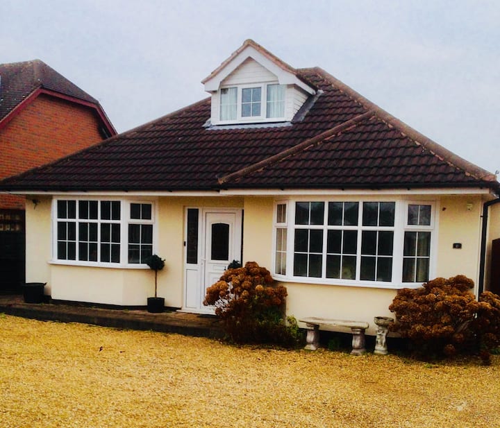 Redcot Bungalow  2 Twin Beds  Allostock, Knutsford - Northwich