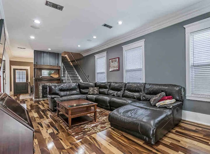 No Cleaning Fee. Jazzfest Hangout In Citypark - Metairie, LA