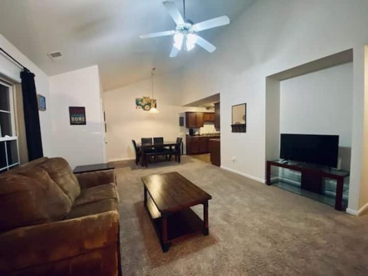 Clean 2 Bed 2 Bath Condo - Champaign