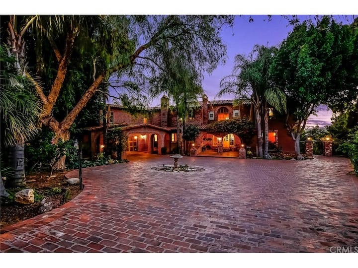 Manifest Retreat Home: Luxe Space For Wellness - Brea, CA