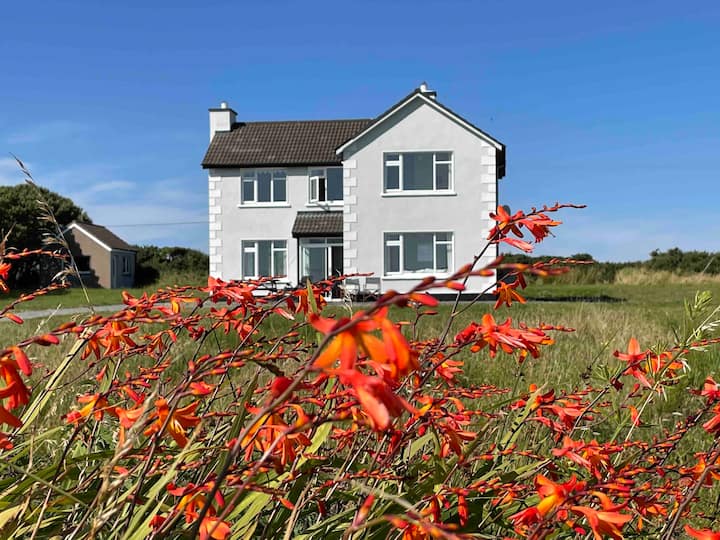 Conway House Overlooking Carrowinskey Beach - County Galway