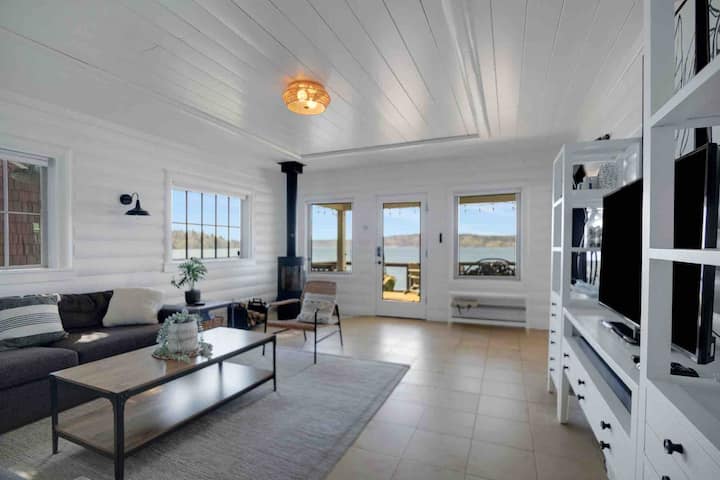 Sunset Shores: Waterfront Cottage On Vashon Island - Manchester State Park, Port Orchard