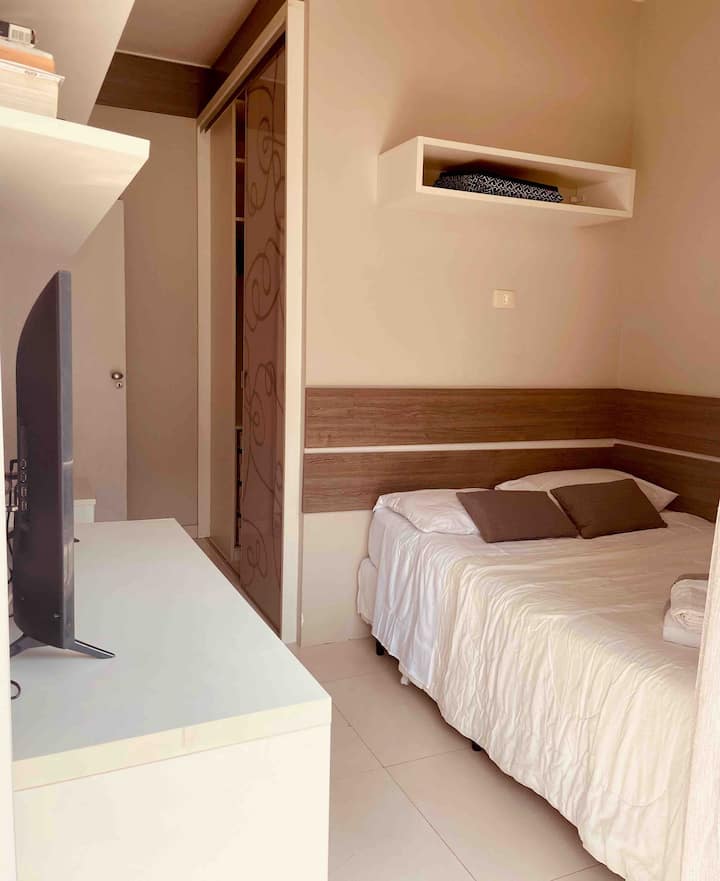 Quarto Para Casal, Com Varanda E Linda Vista ! - Rio de Janeiro