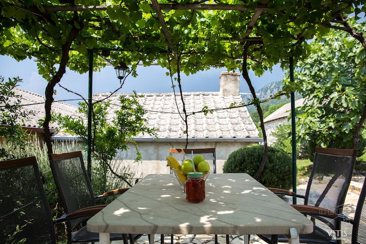 Vitis House With Balcony And A Garden - Novi Vinodolski