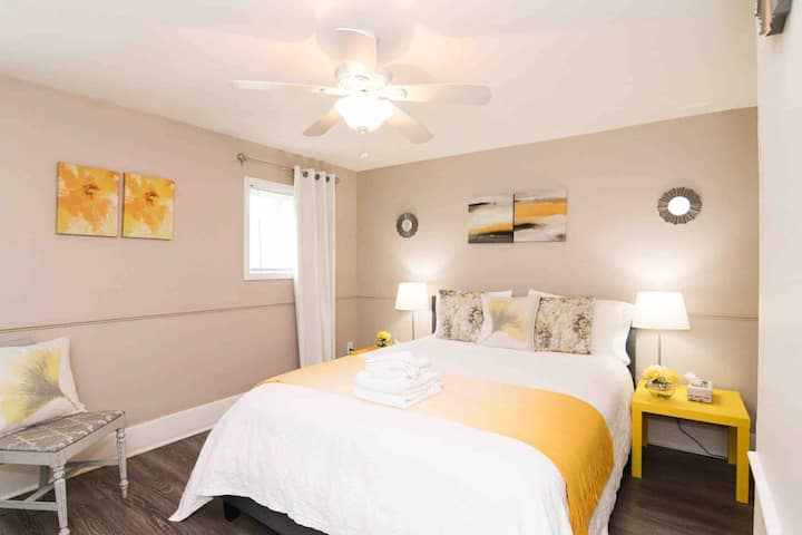 Your Niagara Escape /Entire Home Near Attractions - Niagara Falls