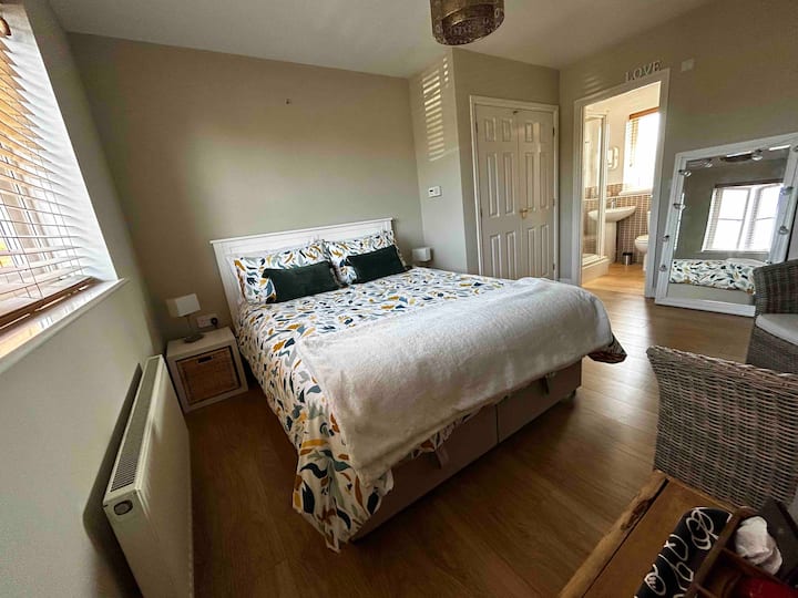 Private Room In Flavian House With Parking - チチェスター
