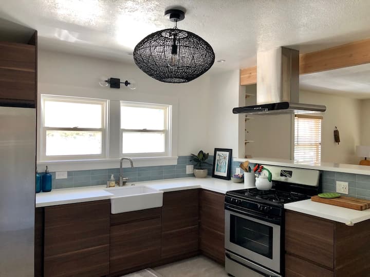 Westside Santa Cruz Beach Bungalow - Santa Cruz, CA