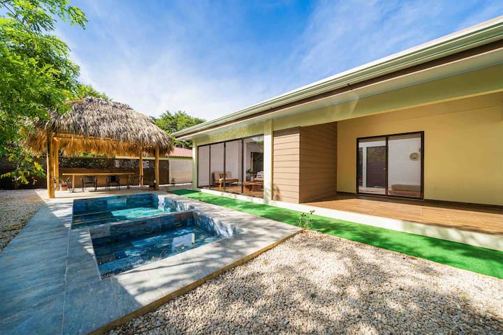 Luxury Beach House W/ Private Pool - Sarah's Villa - Tamarindo
