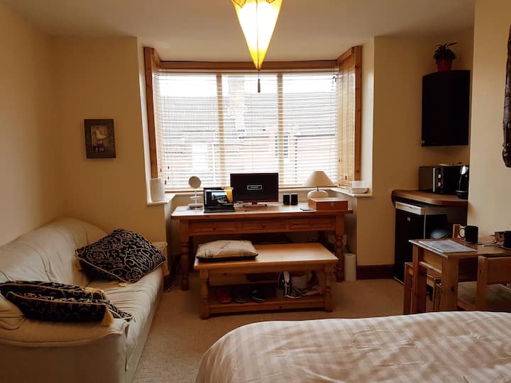 Convenient Studio In Great Bristol Location - Bristol