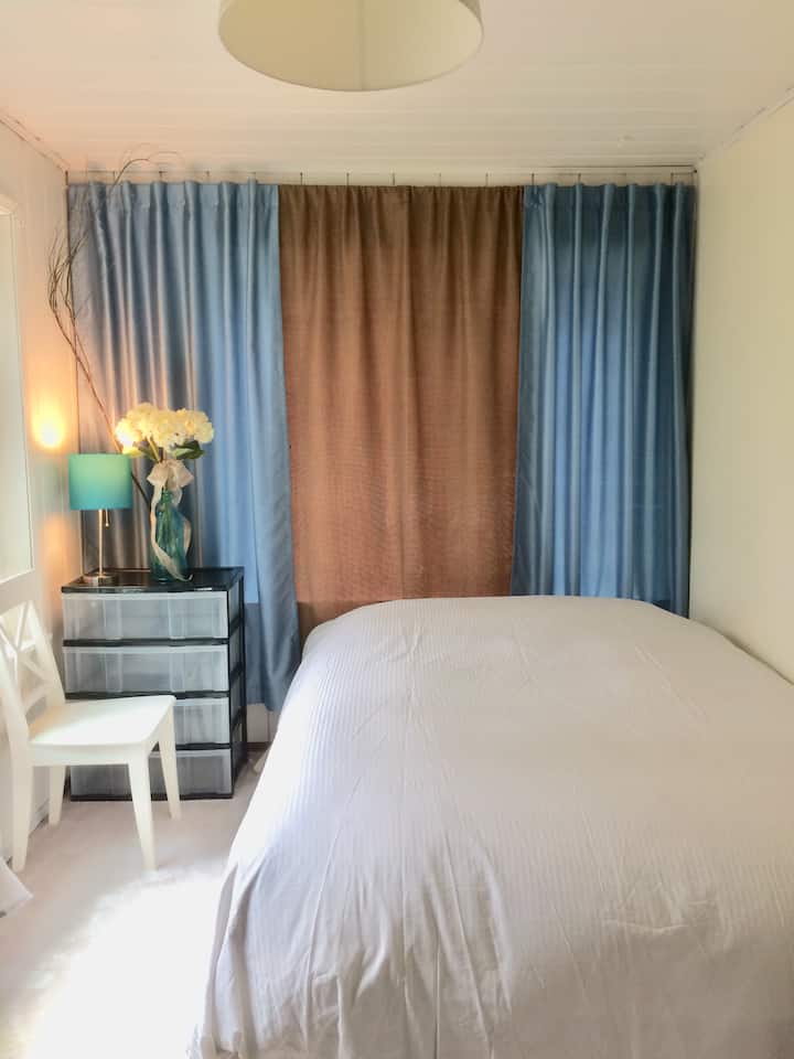 No Clean Fee 15 Min Downtown Light Corner Bedroom - Seattle, WA