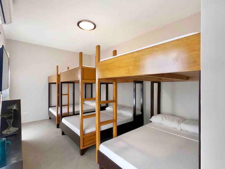 Rold&roub Barkada Bunk-6pax (Free Breakfast) - Puerto Galera