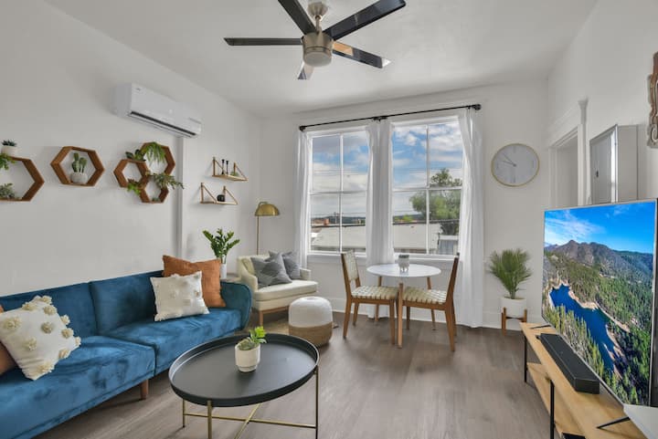Historic Downtown Prescott Apartment: Sharlot Room - Prescott, AZ