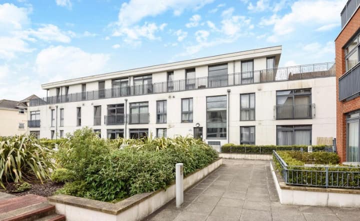 Rooftop Terrace Penthouse - 5 Mins To Thorpe Park - Staines-upon-Thames