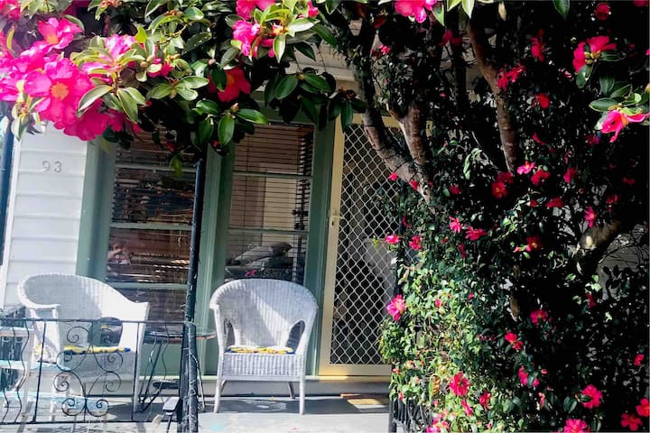Rosy’s Place. A Quiet Traditional Beach Cottage - Melbourne