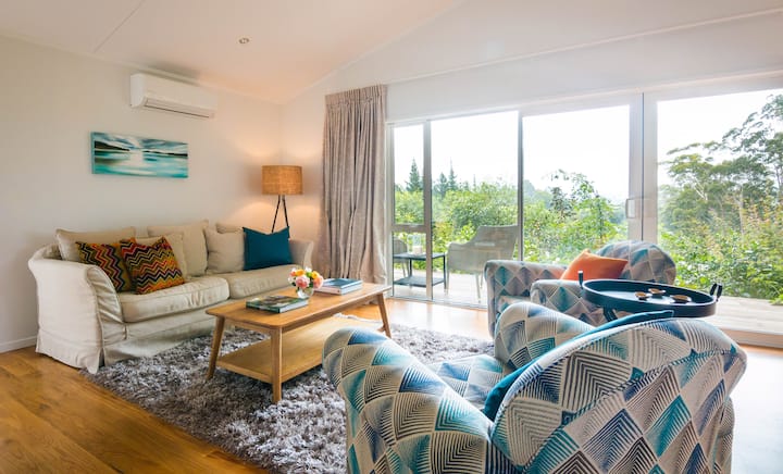 Birdsong - A Relaxing Holiday House, Private Decks - Kerikeri