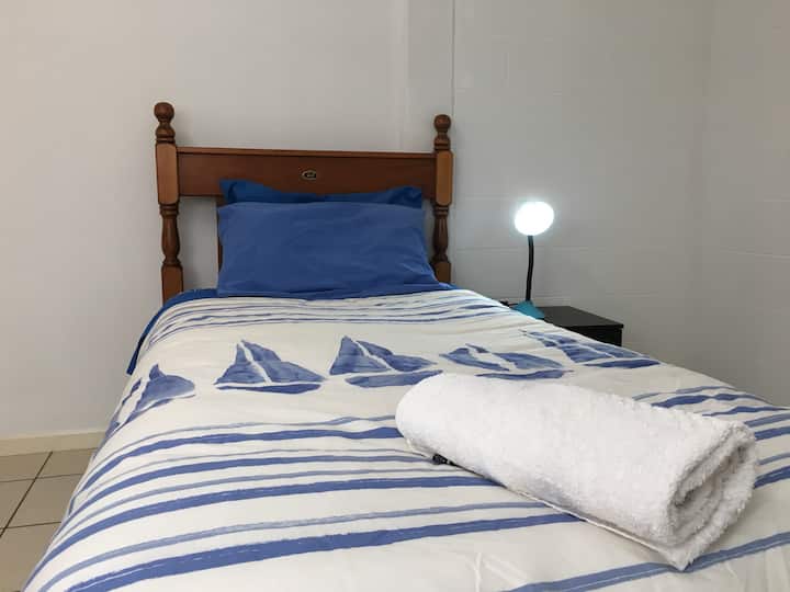 Room 3 - Durack St, Close To Jcu & Hospital - 타운스빌 시티