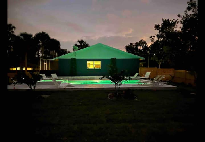 15 Downtown Near Beach W Free Heated Pool And Spa - Naples, FL