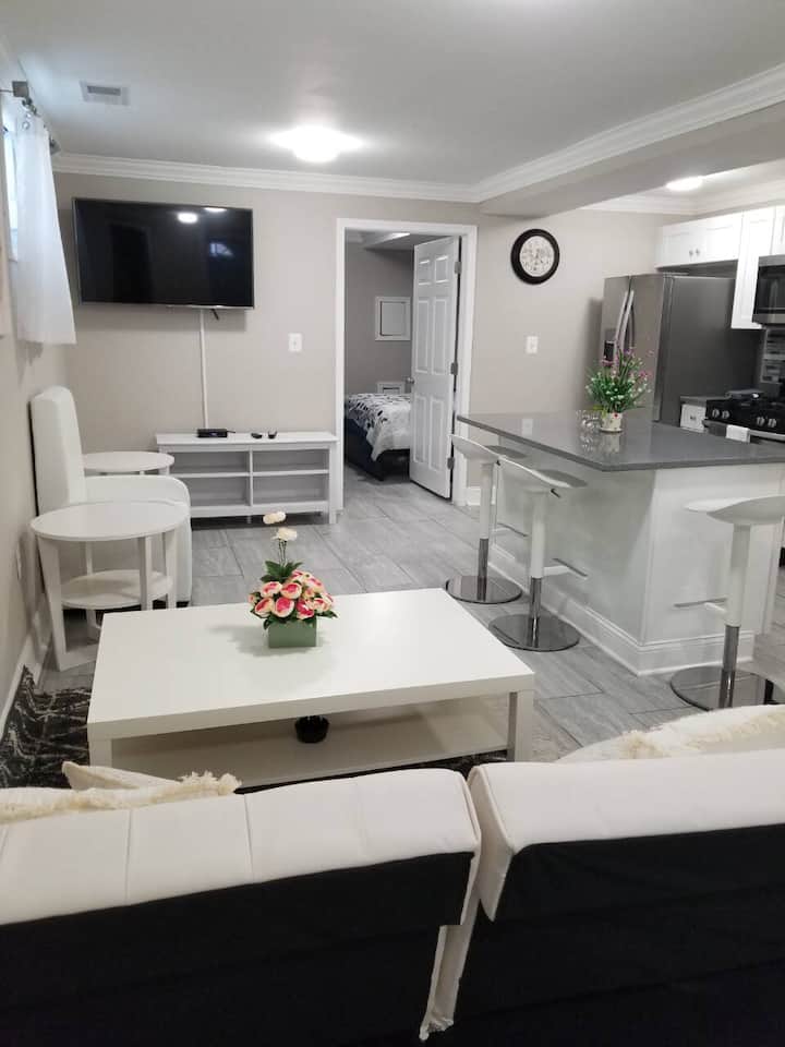 Love Dc Unit 23  [Basement] - Washington, D.C.