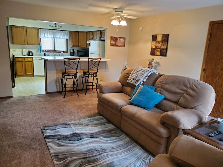 Spacious 2 Br Apartment (Altru And Und Vicinity) - Grand Forks, ND