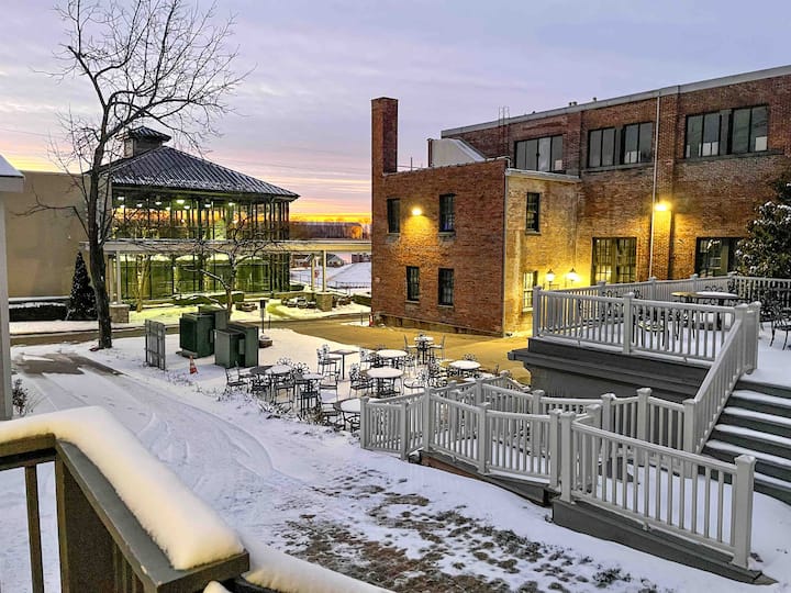 💙 The Lexington ~ 5 Baths ~ Dwntown W/parking | 🥃 - Lexington, KY