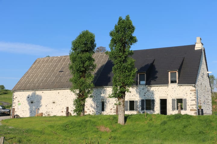 Gîte "Chez Juliette Et Geraud" : 14 Couchages - Salers